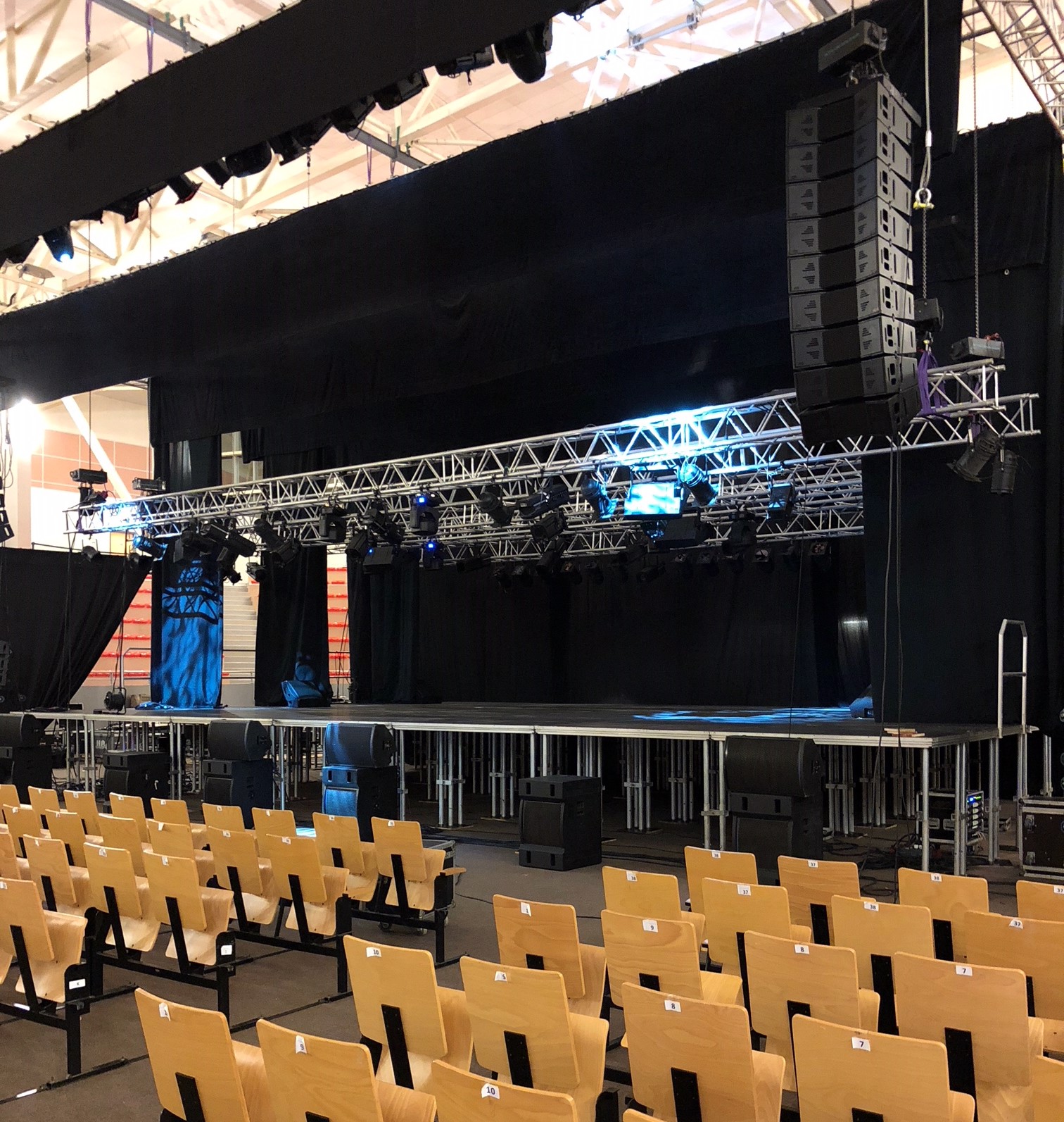 لاین اری (Line Array) دقیقاً چیست و چطور کار می کند؟